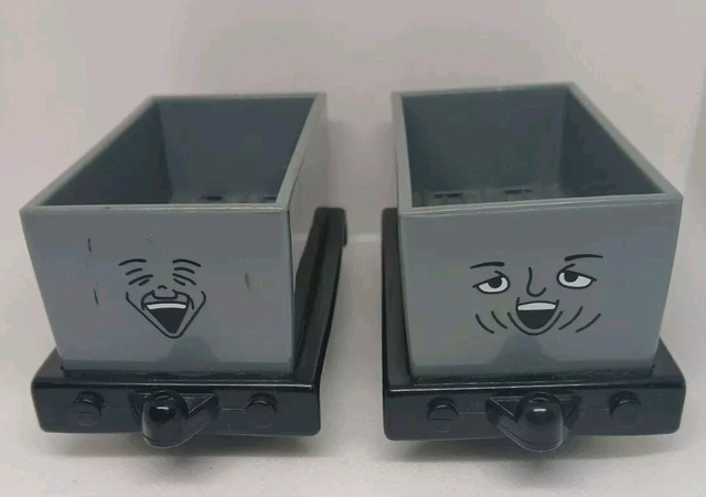 THOMAS THE TANK engine Troublesome Trucks Pull Along Carriages ...