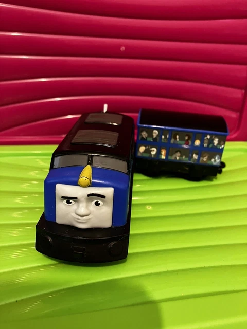 GUSTAVO & COACH Trackmaster Motorised Battery Train Thomas & Friends £ ...