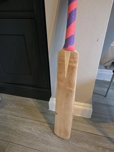 CRICKET BAT ADULTS GRADE 1+ Made In UK. 1244gm 10+ Straight Grains ...