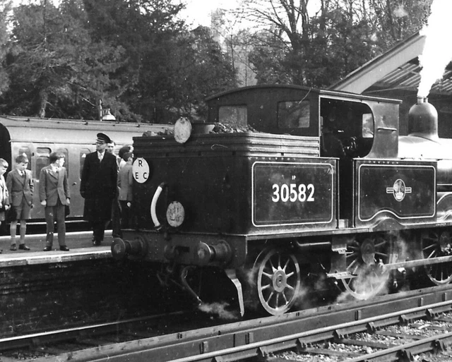 VINTAGE LSWR RAILWAY Train Photo Station People 30582 At Windsor & Eton ...