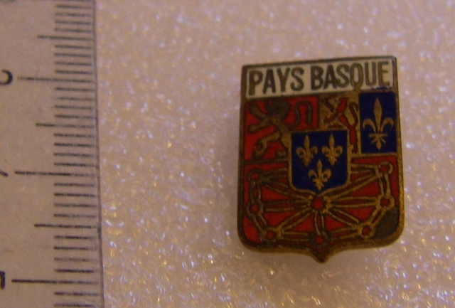 BROCHE ANCIENNE BLASON Pays Basque Coat Of Arms Pin Armoiries ...