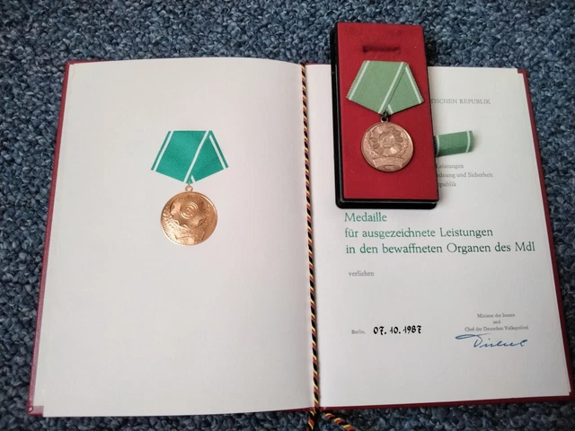 ORIGINAL DDR MEDAILLE für ausgezeichnete Leistungen des MDI im Etui mit ...