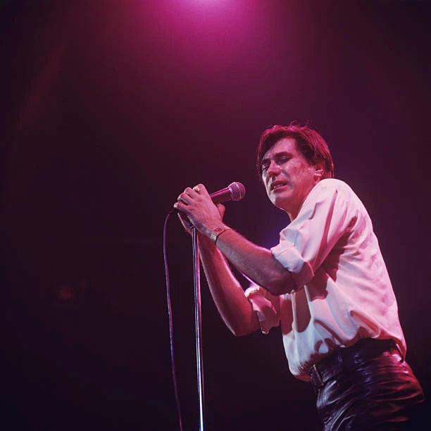 SINGER BRYAN FERRY At The Royal Albert Hall 1977 OLD MUSIC PHOTO $9.00 ...