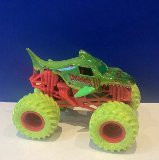 V RARE MONSTER Jam creatures Zombie Invasion Megalodon Truck 1:64 PLZ ...