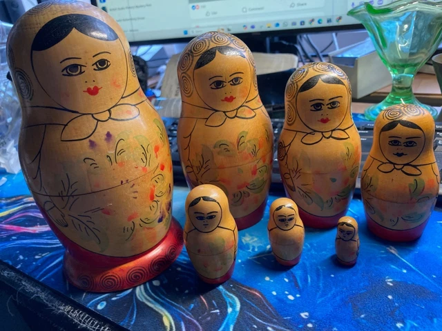 VINTAGE RUSSIAN NESTING Dolls Matryoshka 7 Piece Wooden Doll Set £16.00 ...