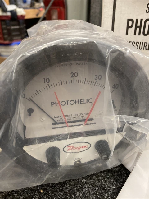 DWYER PHOTOHELIC SERIES 3000 Photohelic® Pressure Switch/Gage Model ...