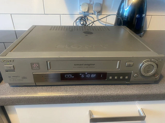 SILVER SONY VIDEO TAPE PLAYER/RECORDER VCR video+ VHS NTSC SLV-SF99 £75 ...