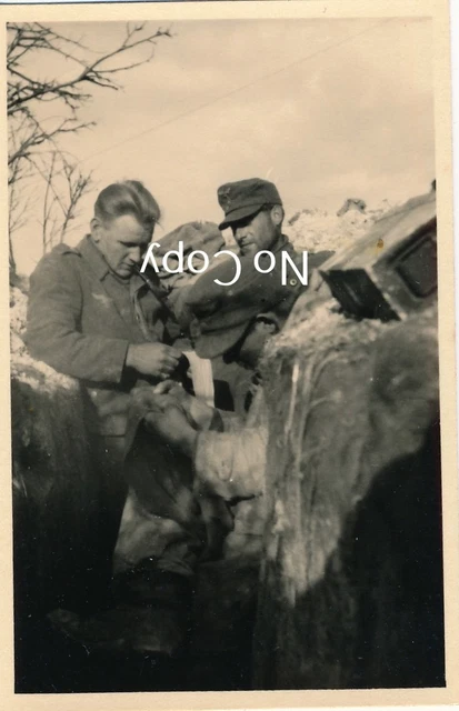 FOTO SOLDATEN BEI der Entlausung Hygiene Alltag Felddienst WK2 x274 EUR ...