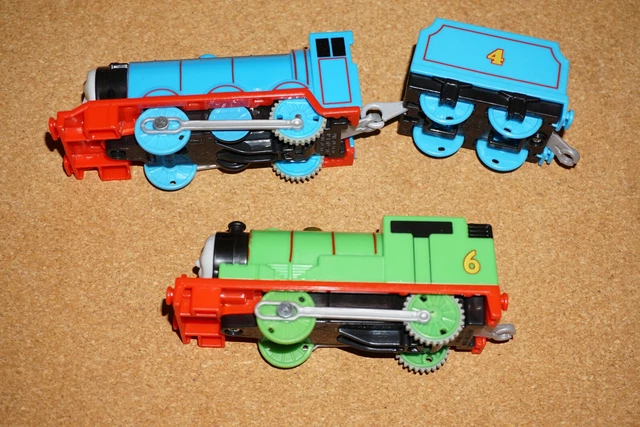 TOMY TRACKMASTER THOMAS The Tank Engine Battery Train Thomas e numero 6 ...