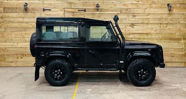 LAND ROVER DEFENDER 90 Hard top 6 seat TD5 G4 Edition Special vehicles ...