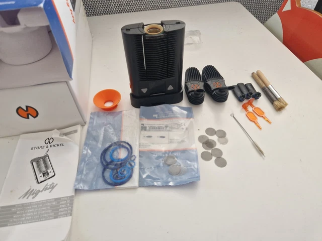 STORZ & BICKEL Mighty Portable Vaporiser Kit Black w/ Charger ...