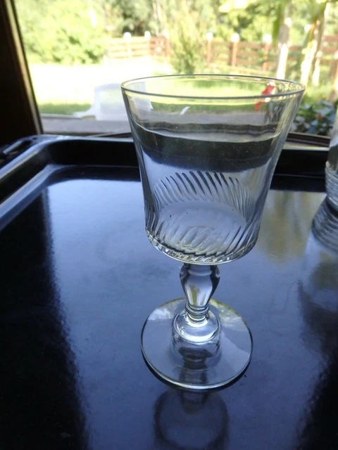 ARTS DE LA table Verrerie Petit verre à pied ancien à décor godronné EUR 1,99 - PicClick FR