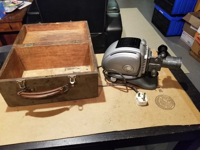 VINTAGE NORIS SLIDE Projector 250V European - Objektiv Noristar 1:3.5 F ...