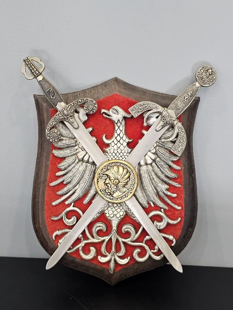 ANCIEN BLASON EN Bois Armoiries avec Épées Métal Argenté. EUR 10,00 ...