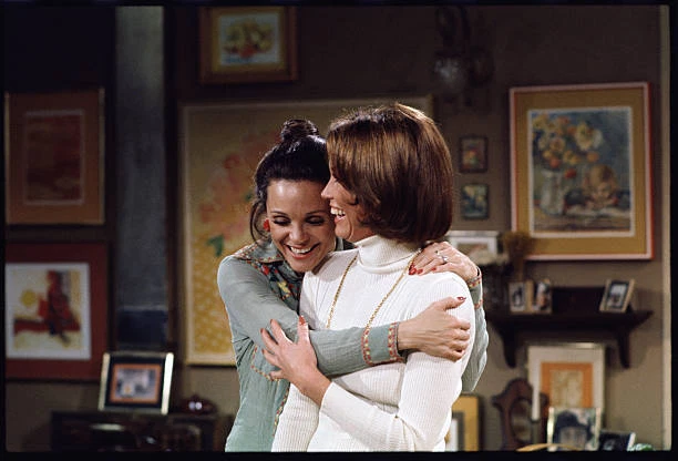 RHODA TV SHOW With Mary Tyler Moore, Valerie Harper 1975 Old Tv Photo 3 ...