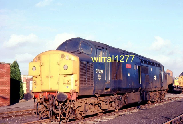6X4 RAILWAY PHOTOGRAPH Class 37 37027 at Doncaster Works 04.82 £1.50 ...