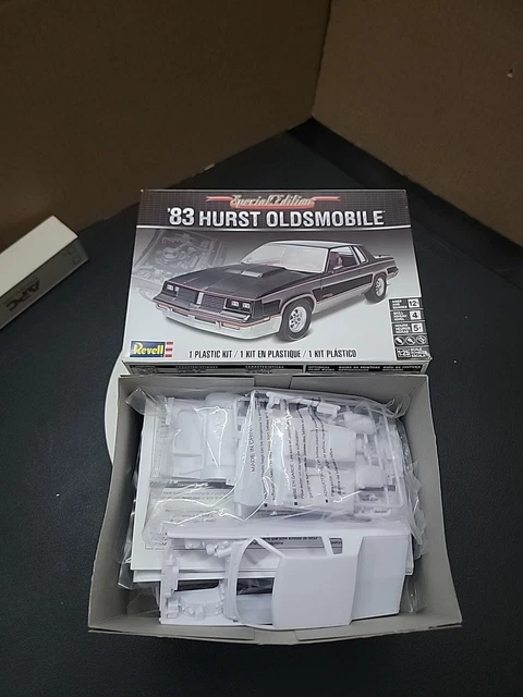 REVELL 1983 HURST OLDSMOBILE MODEL CAR KIT 1:25 Scale OLDS 85-4317 OPEN ...