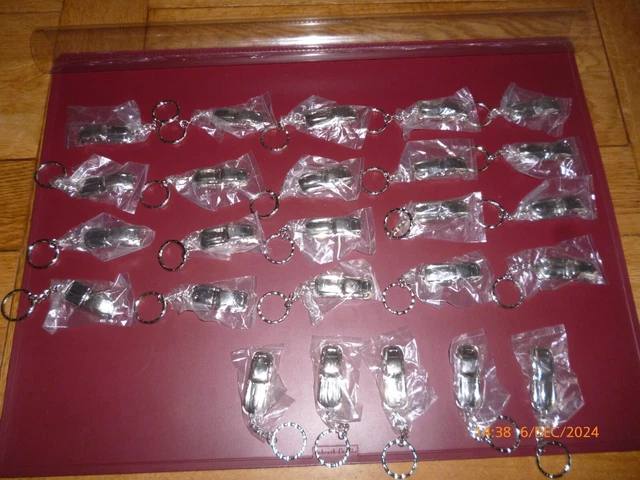 25 X E-TYPE JAGUAR E TYPE OLD STYLE KEY CHAIN KEYRINGS JAN SALE/NEW ...