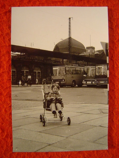 DRESDEN – HAUPTBAHNHOF – DAVOR MIT VIER IKARUS-BUSSEN – 2 Fotos EUR 1 ...
