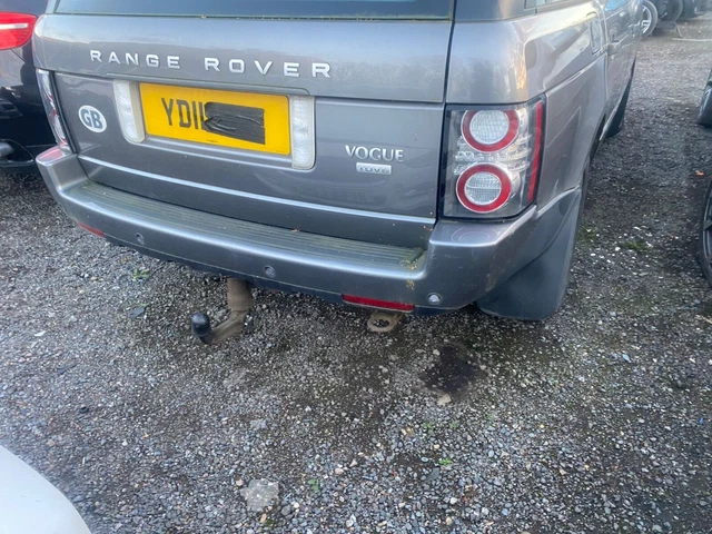 RANGE ROVER VOGUE L322 Complete Rear Bumper 2011 Small Scratches £59.00 ...