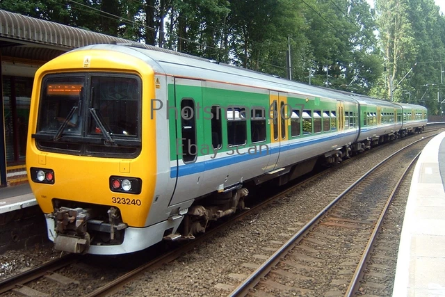 CLASS 323 323240, 3 car EMU, in Centro at University, Birmingham £0.75 ...