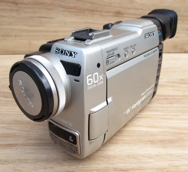 VIDEOCAMERA HANDYCAM VINTAGE Sony Mini DV DCR-TRV9E nuova batteria 6600 ...