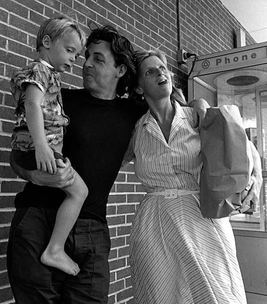 PAUL MCCARTNEY WIFE Linda McCartney & son James Louis McCartney - 1981 ...