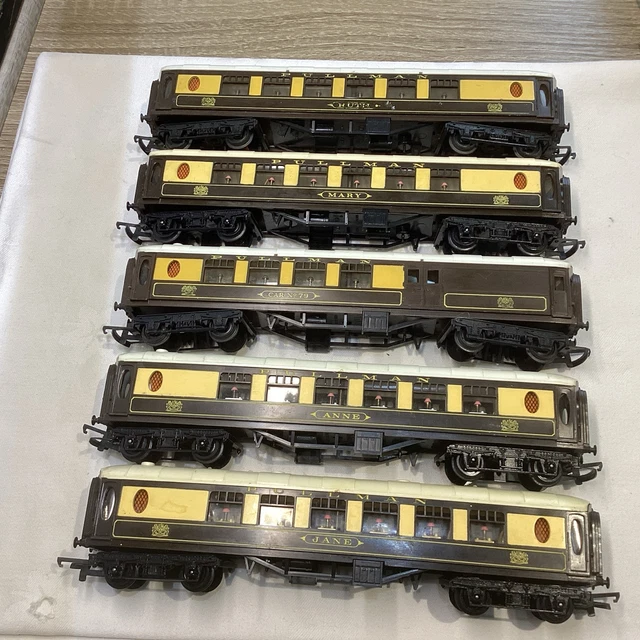 5X TRIANG 00 GAUGE PULLMAN RUTH/MARY/ANNE/JANE/CAR 79 COACHES. See Des ...