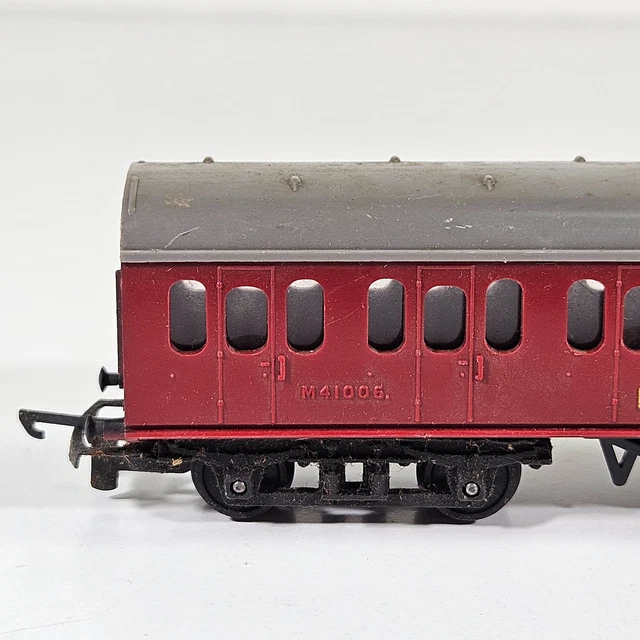 TRI-ANG RAILWAYS TT Gauge T83 SUBURBAN COMPOSITE COACH M41006 Maroon ...