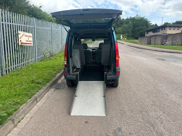 RENAULT KANGOO MANUAL WHEELCHAIR ACCESSIBLE mobility disabled ramp wav ...