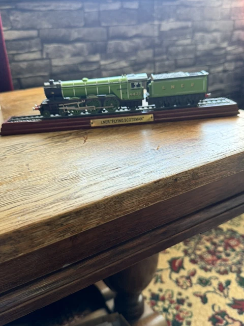LNER 4472 FLYING Scotsman Model ornamental Locomotive On Stand EUR 23 ...