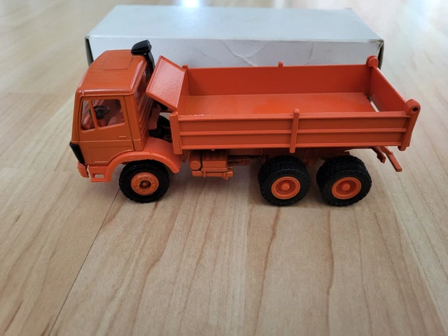 MERCEDES BENZ 3- achs Kipper Dreiseitenkipper Readymix LKW Conrad 1:50 ...