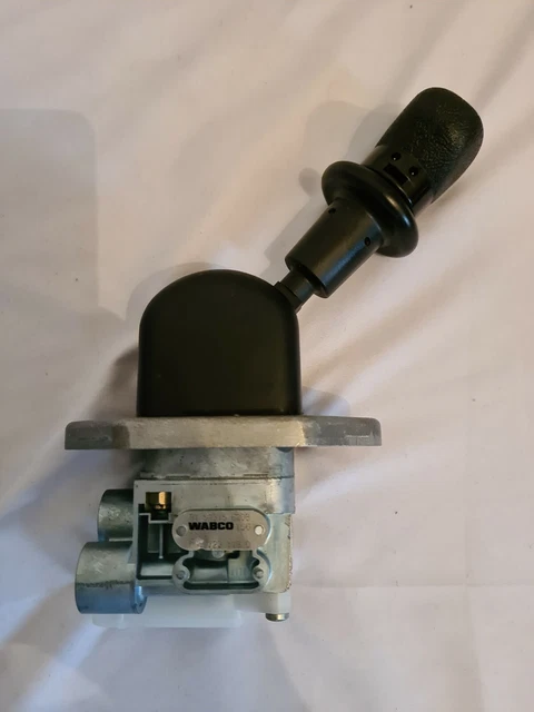 WABCO PARKING BRAKE VALVE 81523156208 . Brand new. Trucks, lorries ...