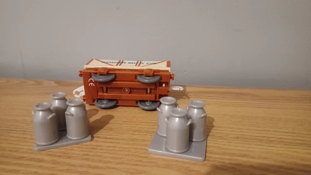 THOMAS TRACKMASTER SODOR Milk Company truck with Milk Cargo. TOMY £9.99 ...