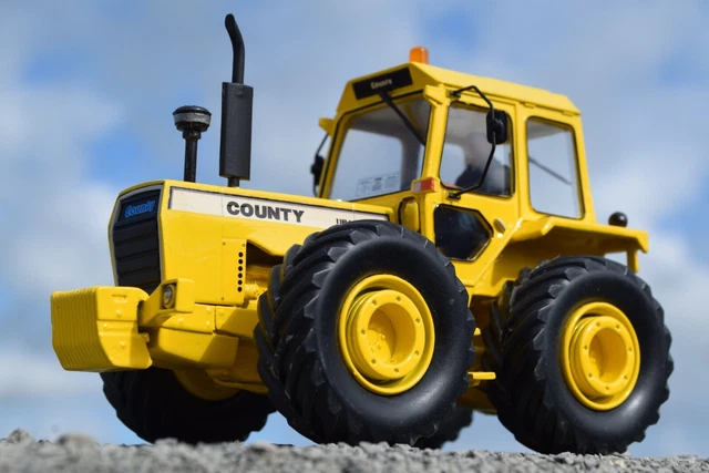 1/32 FORD COUNTY 1184 TW (LWB) industrial tractor farm model / Britains ...