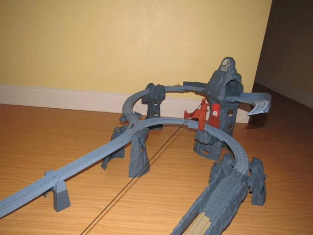 THOMAS TRAIN TRACKMASTER Motorized Train Risky Rails Bridge Drop ...