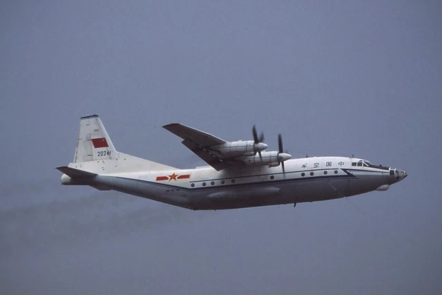 ORIGINAL COLOUR SLIDE Y-8C Cub 20241 of 13th Div. PLAAF EUR 5,00 ...