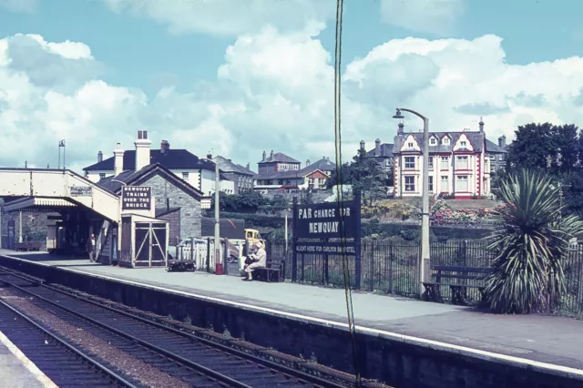 ORIGINAL SLIDE . BR ex-GWR PAR RAILWAY STATION . Change For NEWQUAY ...