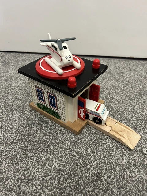 THOMAS & FRIENDS WOODEN RAILWAY TRAIN SODOR HOSPITAL & AMBULANCE HAROLD ...