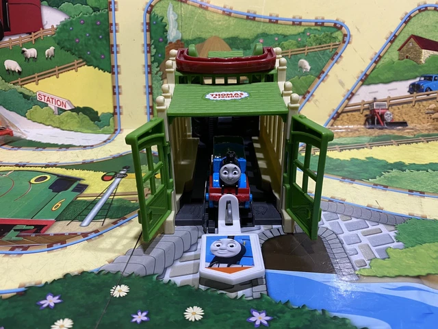 THOMAS THE TANK engine trackmaster push along Connect And Go Shed And ...