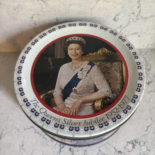 VINTAGE QUEEN ELIZABETH Silver Jubilee 1952-1977 Mackintosh Quality ...