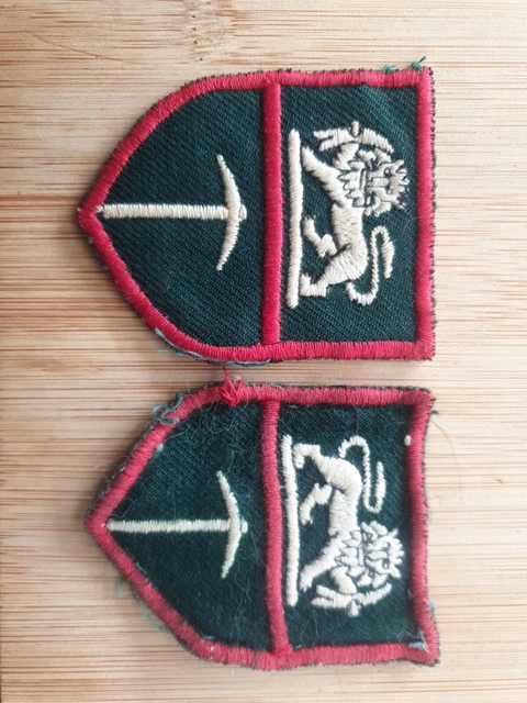 ORIGINAL RHODESIAN ARMY Lion & Pick Arm Badge Patches L/R Facing Pair ...