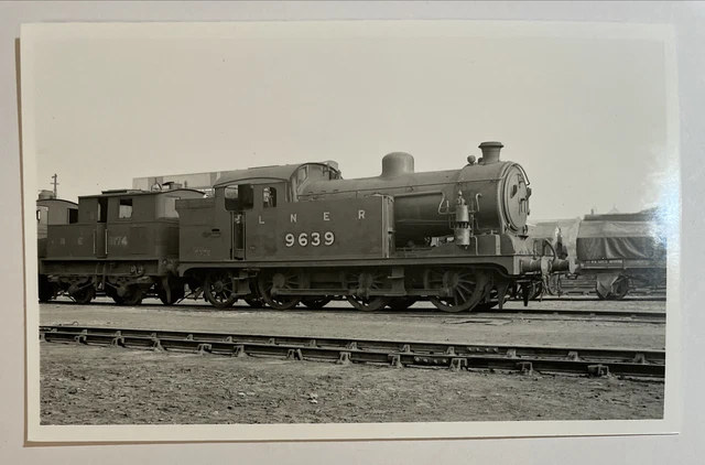 LNER RAILWAY LOCOMOTIVE PHOTOGRAPH 9639 Stratford Shed C914 £2.99 ...