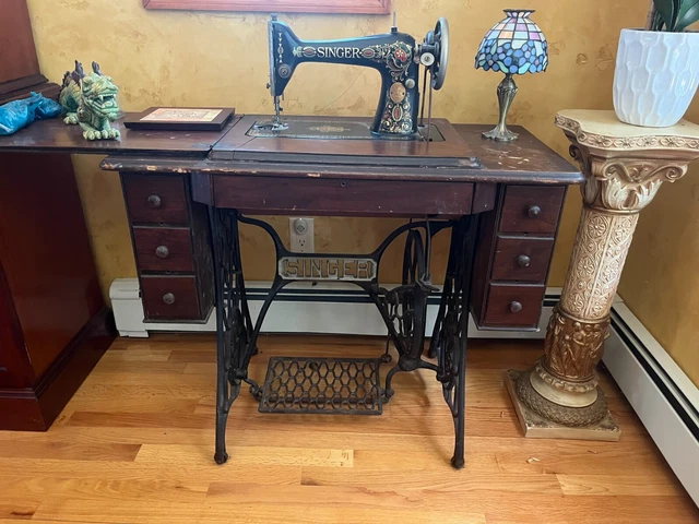 ANTIQUE SINGER SEWING Machine w/ Original Table, Great Condition, Clean ...