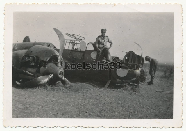 FOTO SOLDATEN DER Wehrmacht an einem Messerschmitt Bf 110 Flugzeug ...