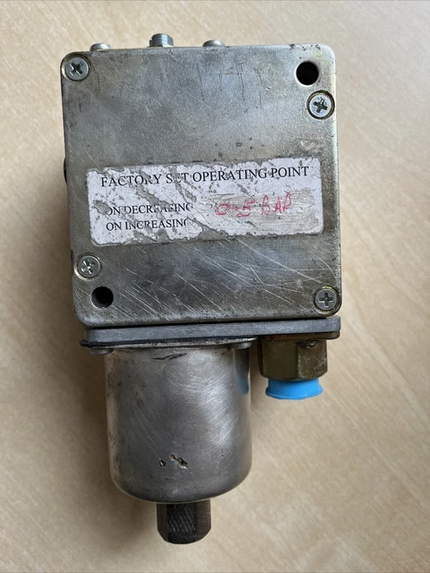 SQUARE D, CLASS 9012, Series C, Type ACW- 4 Form M11, pressure switch 1 ...