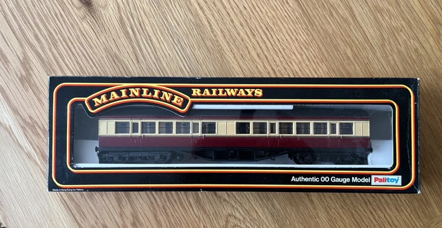 MAINLINE 37-112 BR 57' Corridor Brake Coach Crimson/Cream £15.00 ...
