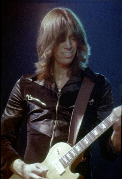 TOM SCHOLZ OF the rock group "Boston" performs onstage in 1978 in L Old ...