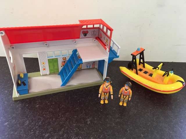 FIREMAN SAM BOATHOUSE And Neptune Lifeboat With Sam And Penny figures £ ...