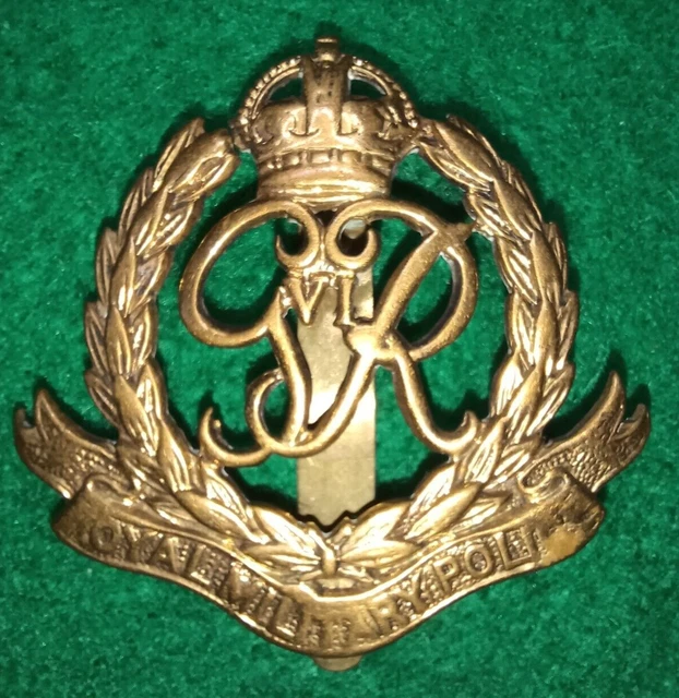 ROYAL MILITARY POLICE MP "Red Caps" King's Crown Cap Badge from 1946 ...